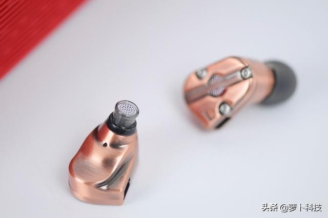 RevoNext QT5入耳式耳機評測：鋅合金打磨完美立體聲 – PCNow