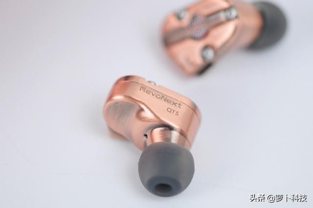 RevoNext QT5入耳式耳機評測：鋅合金打磨完美立體聲 – PCNow